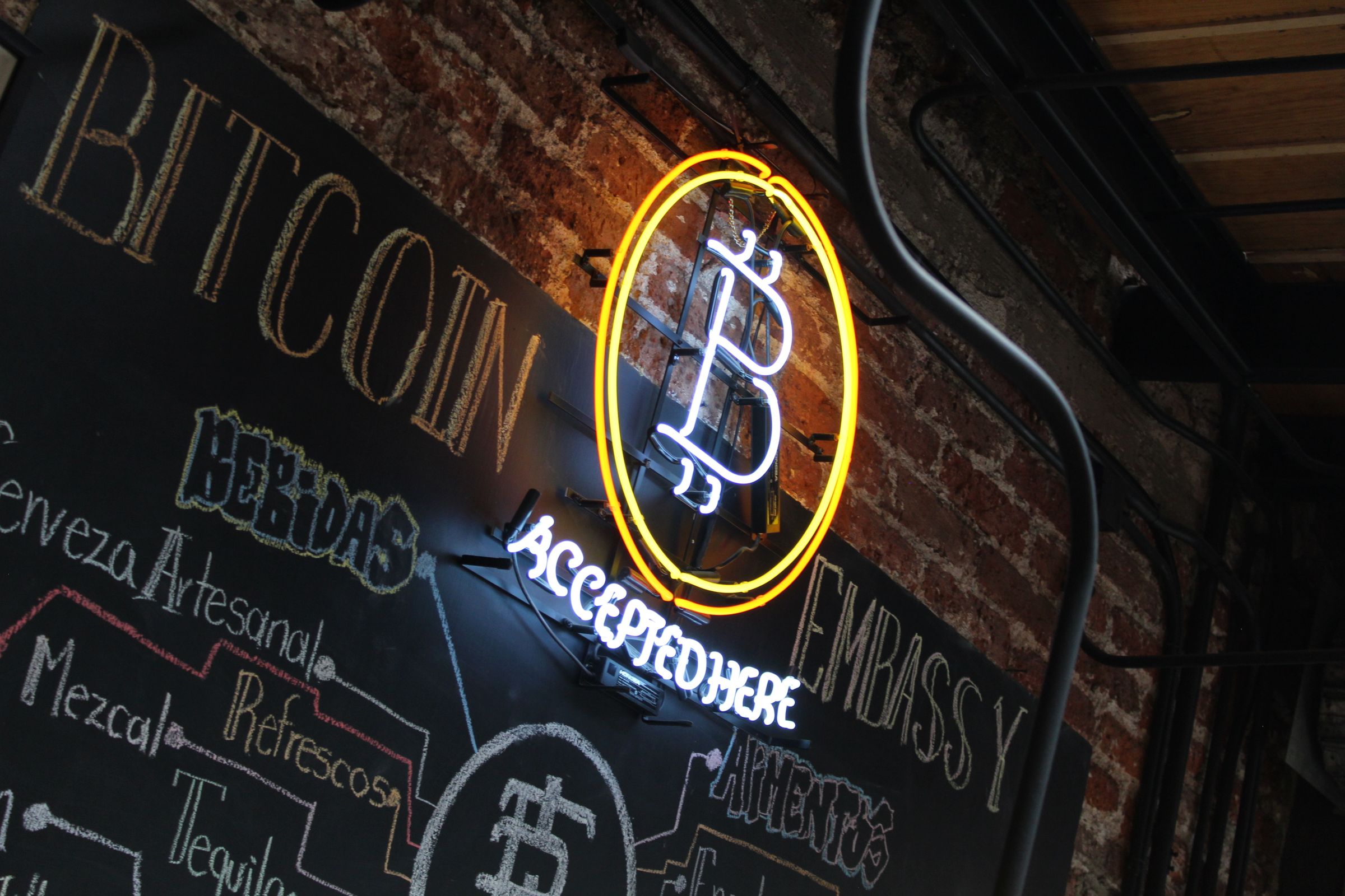 Bitcoin Embassy Bar México aprende de criptomonedas mientras te relajas